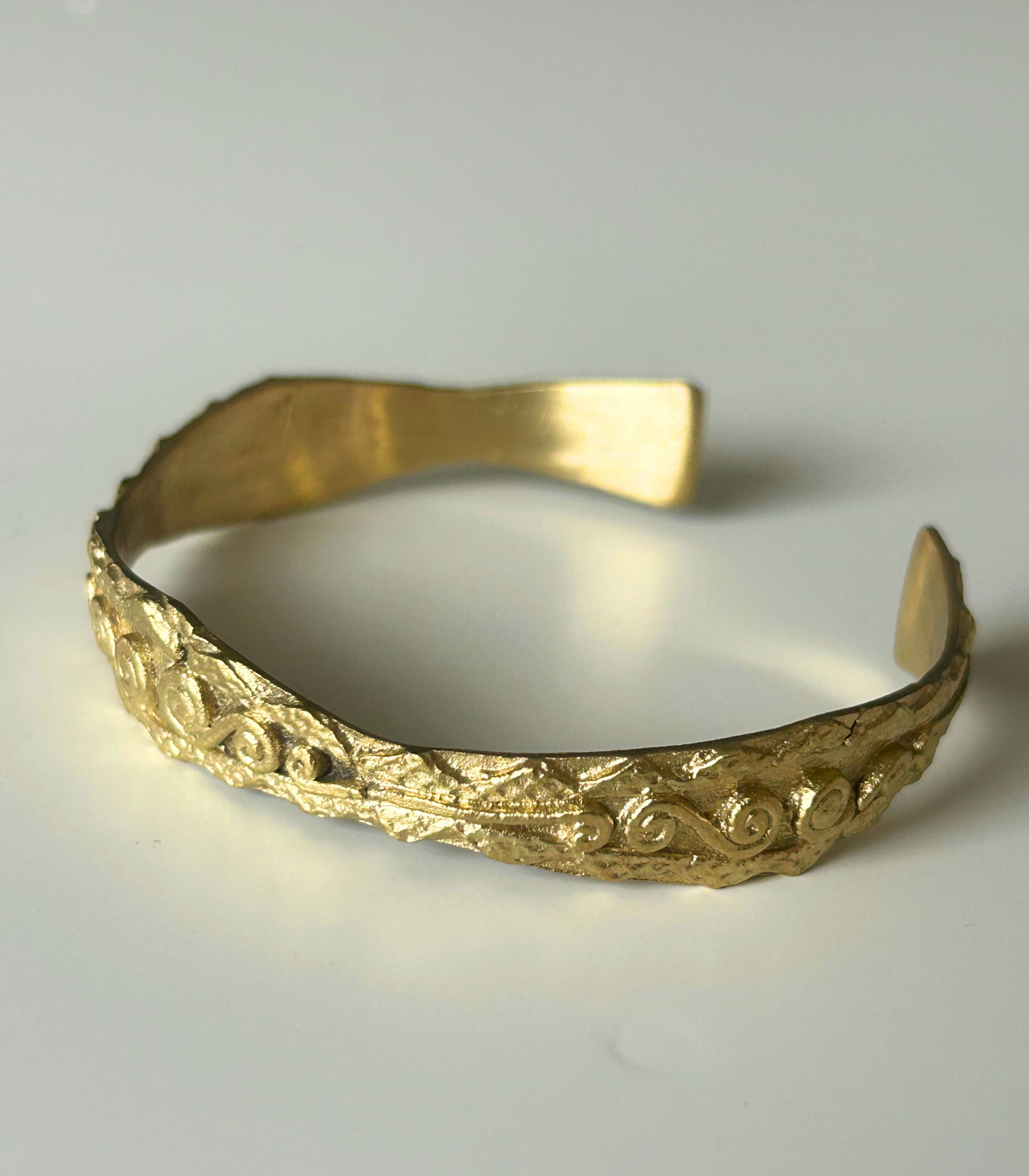 Datu Tboli Crown Brass Bangle - Sesotunawa – Cambio & Co.